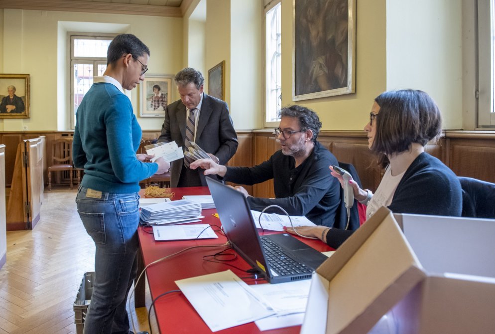 Cantonali, rien ne va plus: urne chiuse. Iniziano i lavori di spoglio ...