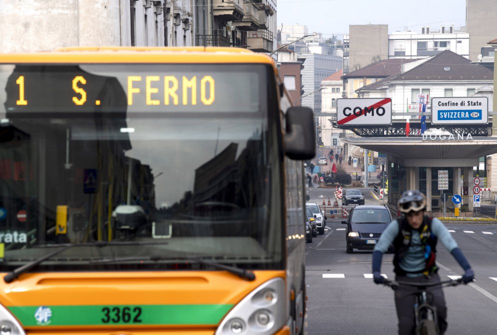 Ticinesi multate per divieto di sosta a Ponte Chiasso, rimandate in ...