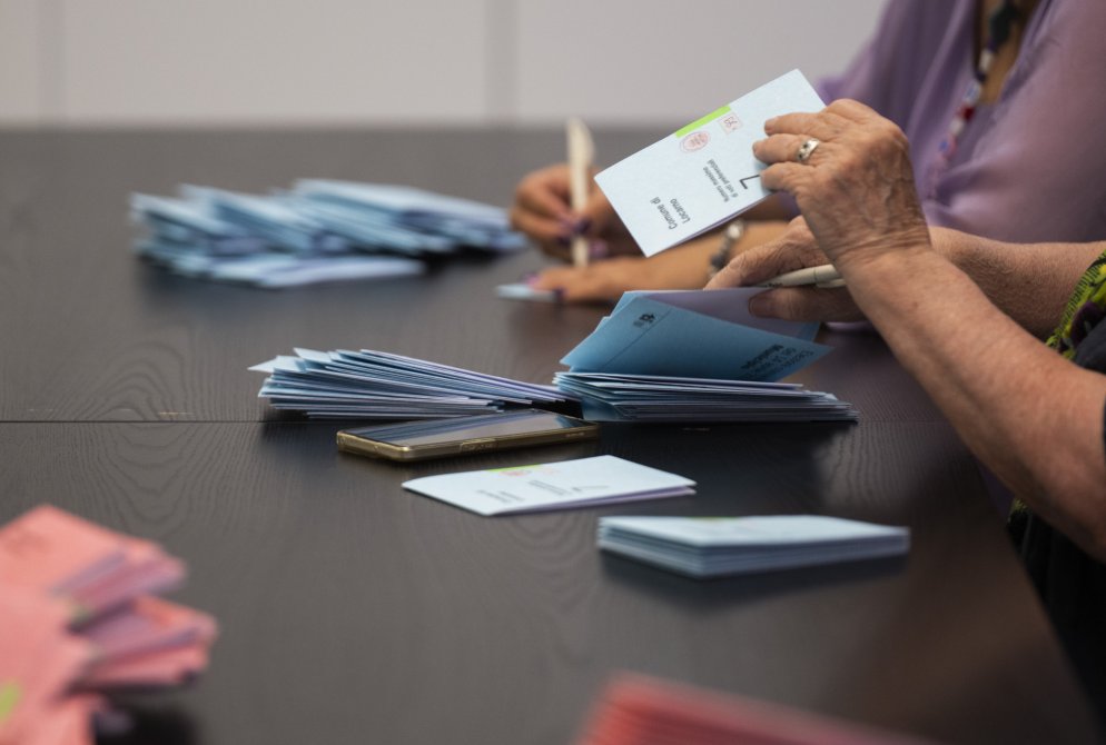Schede manipolate ad Arbedo Castione. E ora? Il 'vecchio' Municipio ...