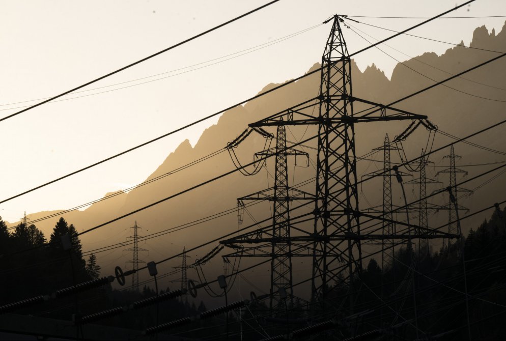 Elettricità in calo, gas più verde: le nuove tariffe AIL dal 2026 ...